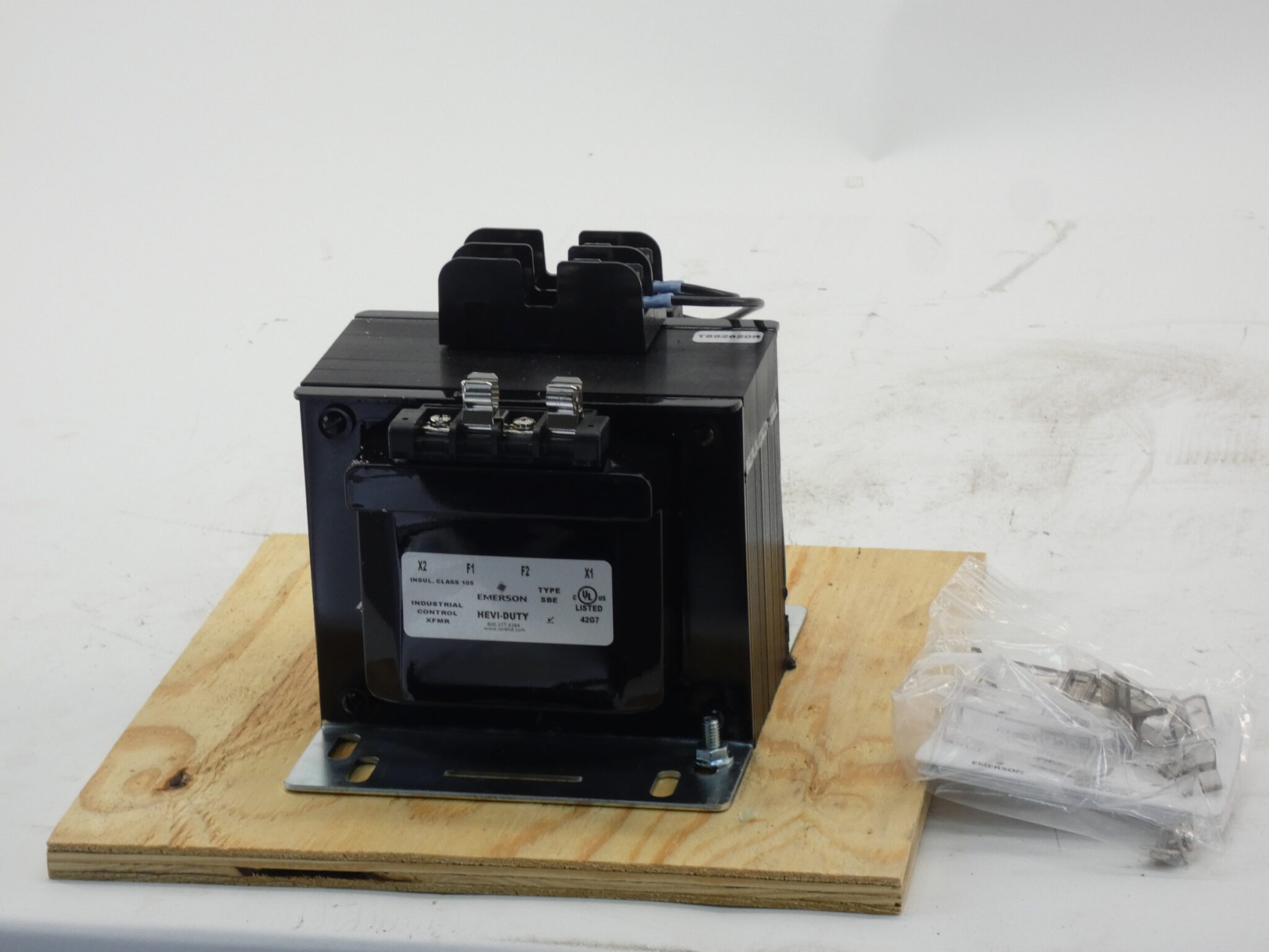 Emerson E1000WB SolaHD Industrial Control Transformer, 1KVA, Hevi-Duty ...