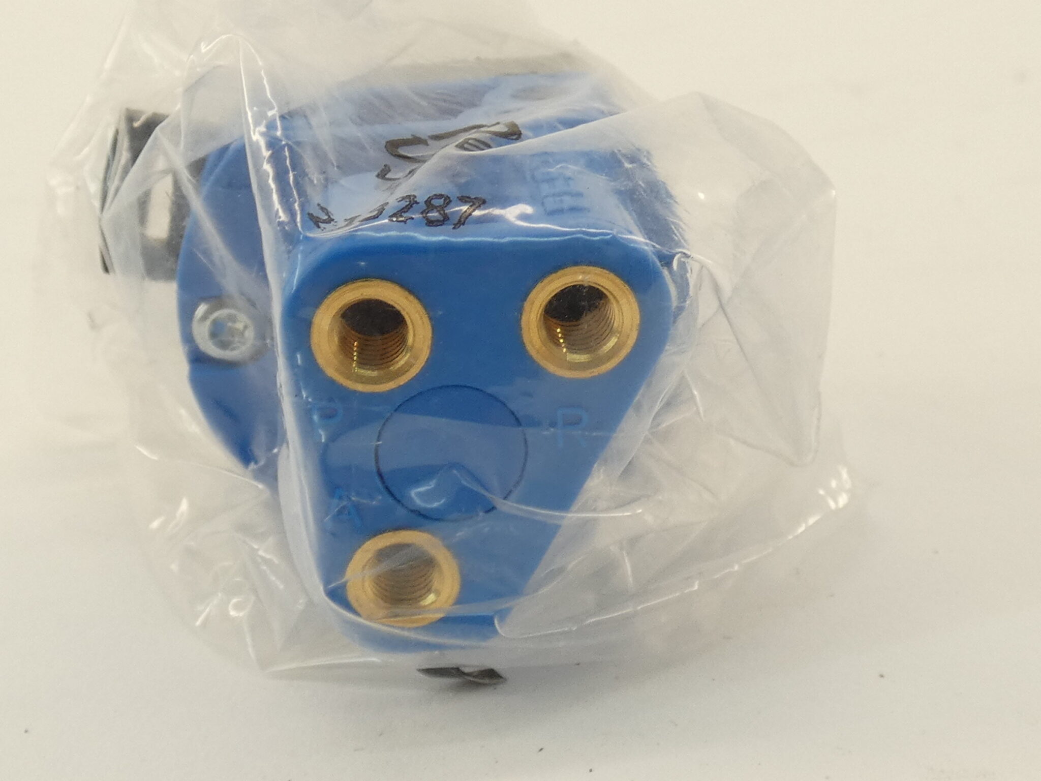 Festo 6817 SV-3-M5 Front Panel Valve – GPM Surplus