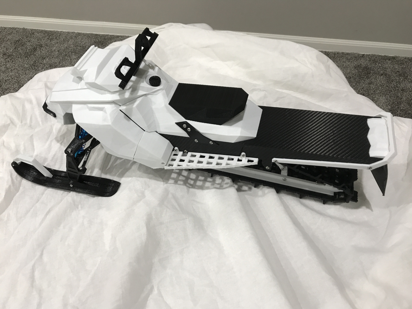 SkeeRide - RC Snowmobile